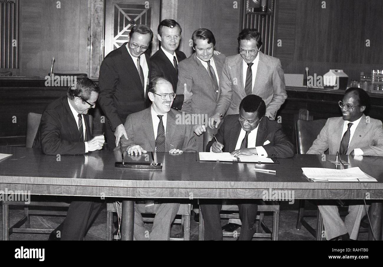 Men at a table signing papers hi-res stock photography and images - Alamy
