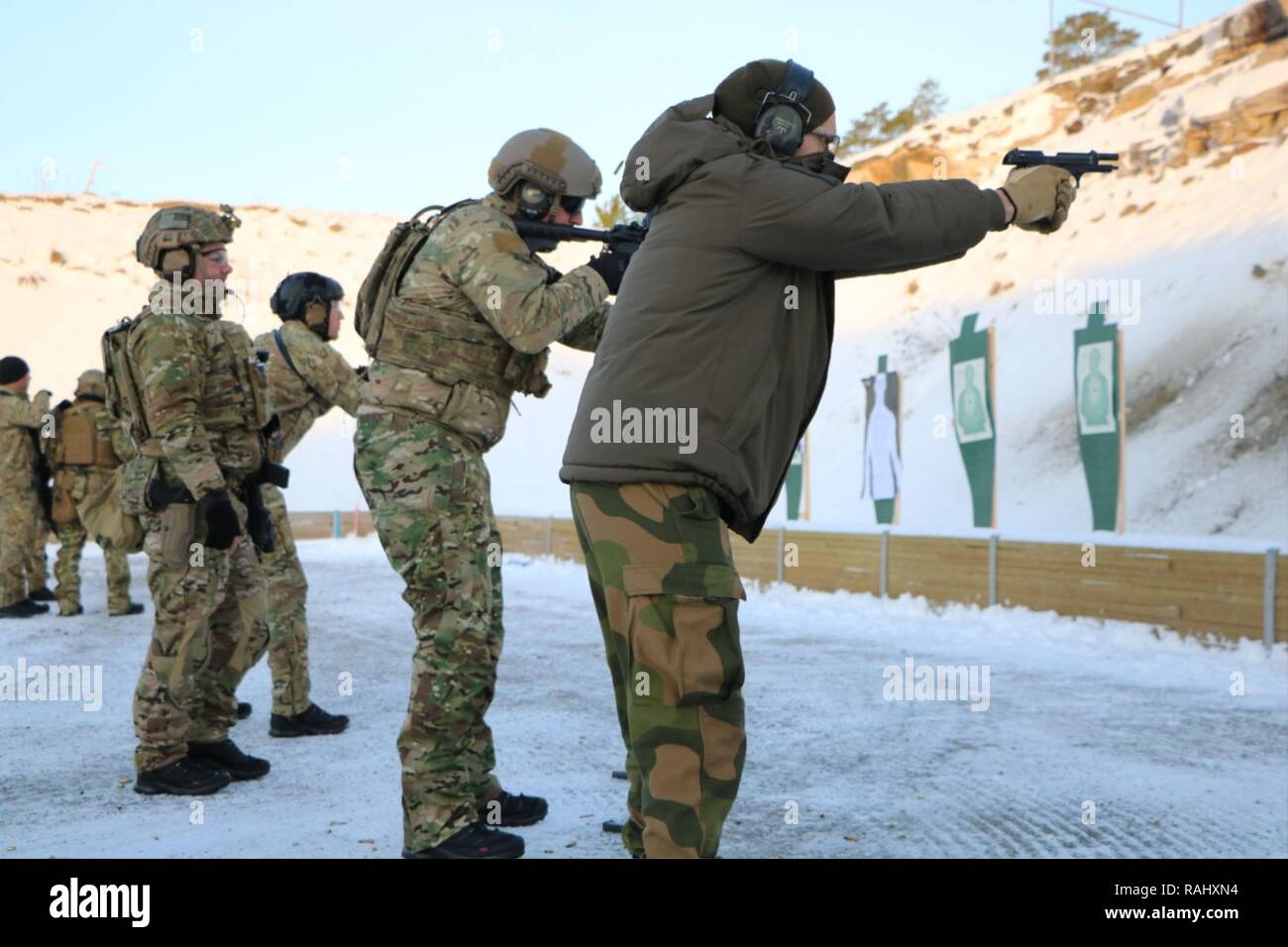 Norwegian army explosive ordnance disposal eod hi-res stock photography ...