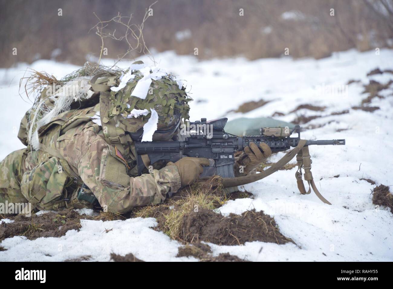 Recon and sniper break contact live fire exercise hi-res stock ...
