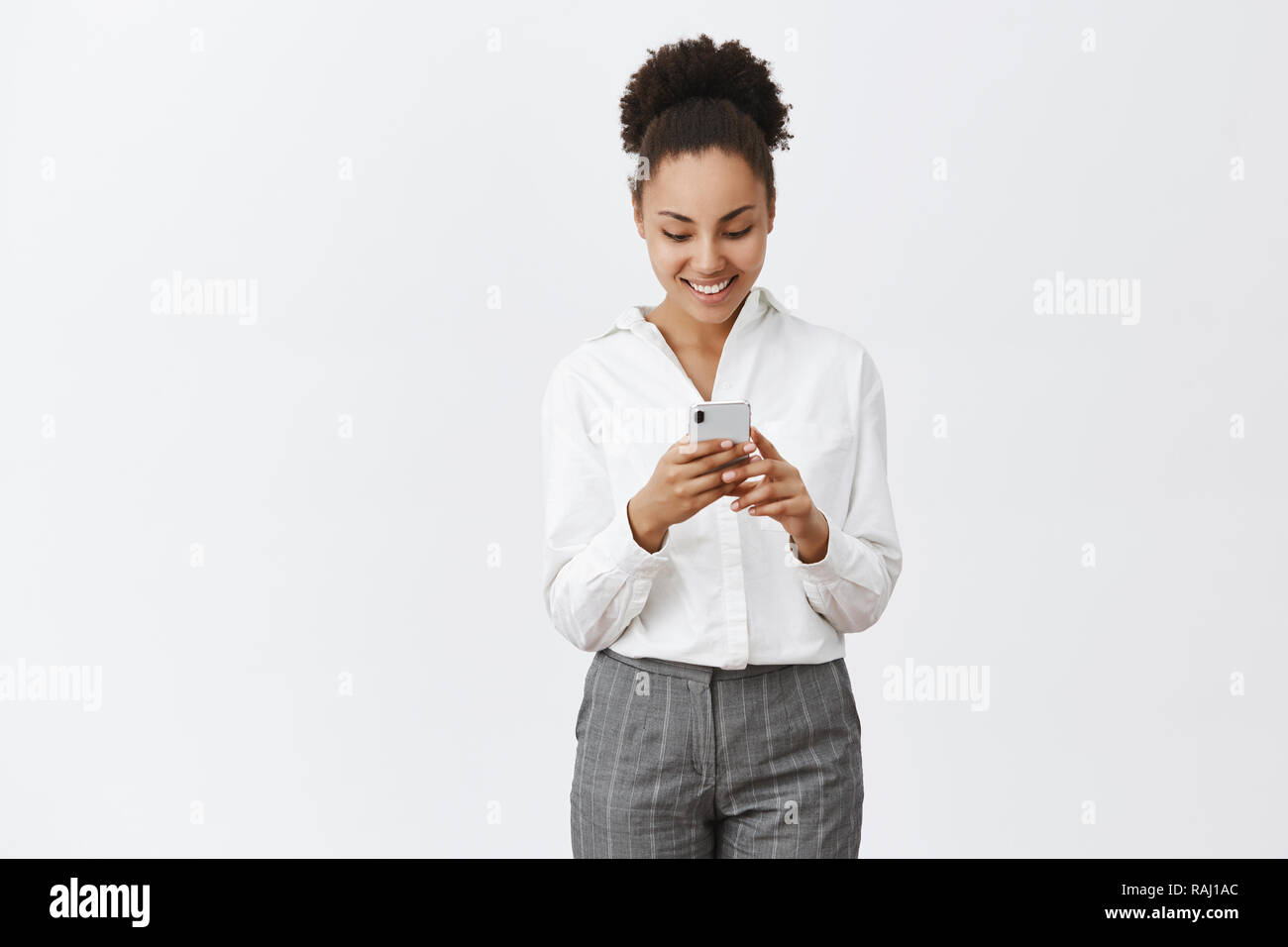 Check messages hi-res stock photography and images - Alamy