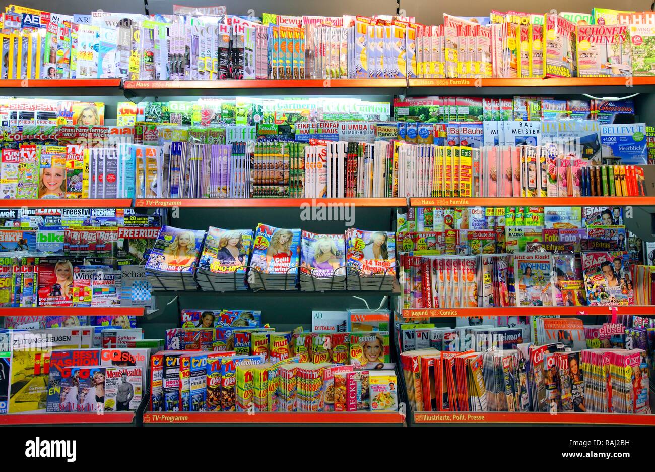 Journals, magazines, newspapers, self-service, supermarket Stock Photo ...