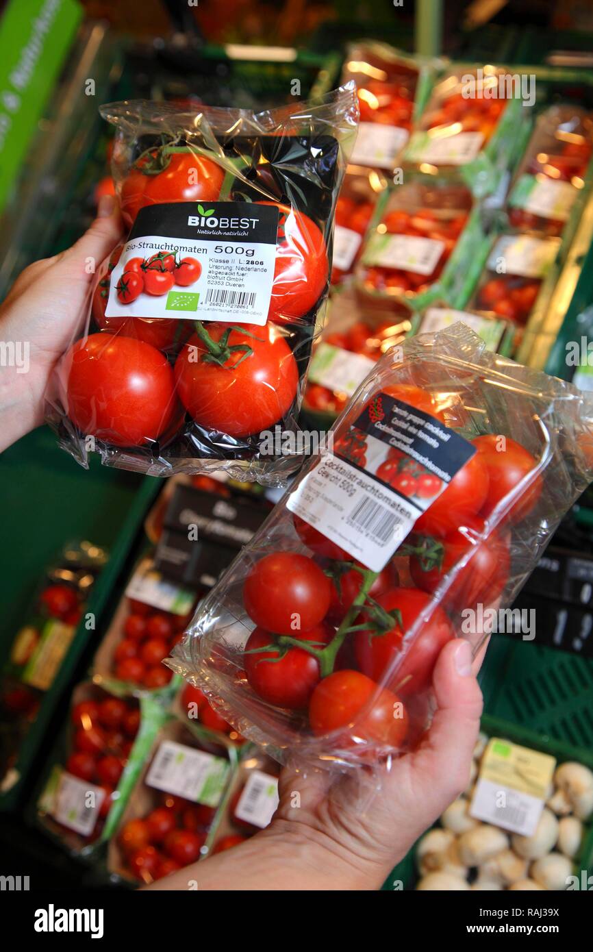 Pack of organic tomatoes, food hall, supermarket Stock Photo - Alamy