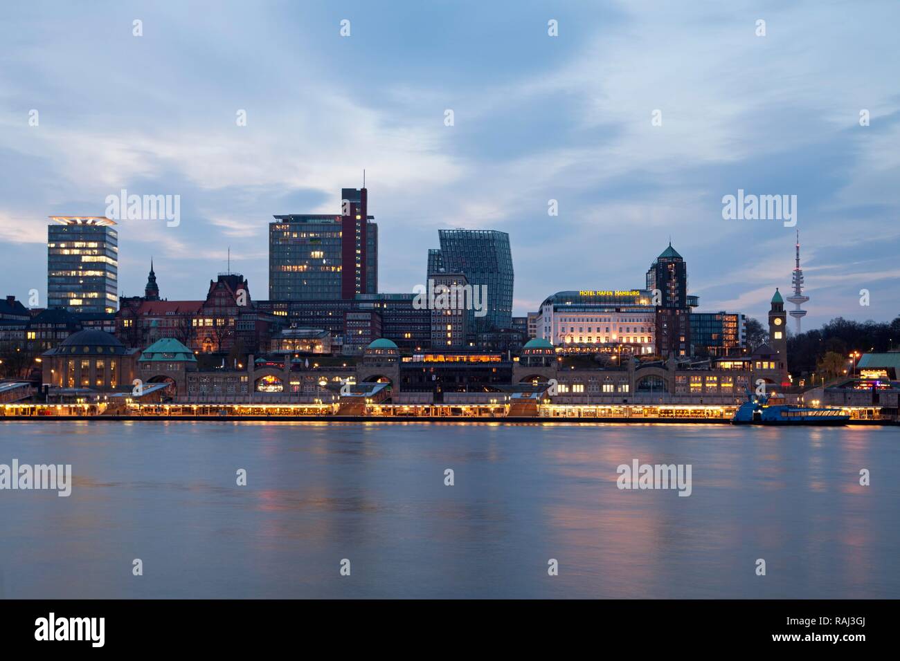 St pauli landing bridges hi-res stock photography and images - Alamy