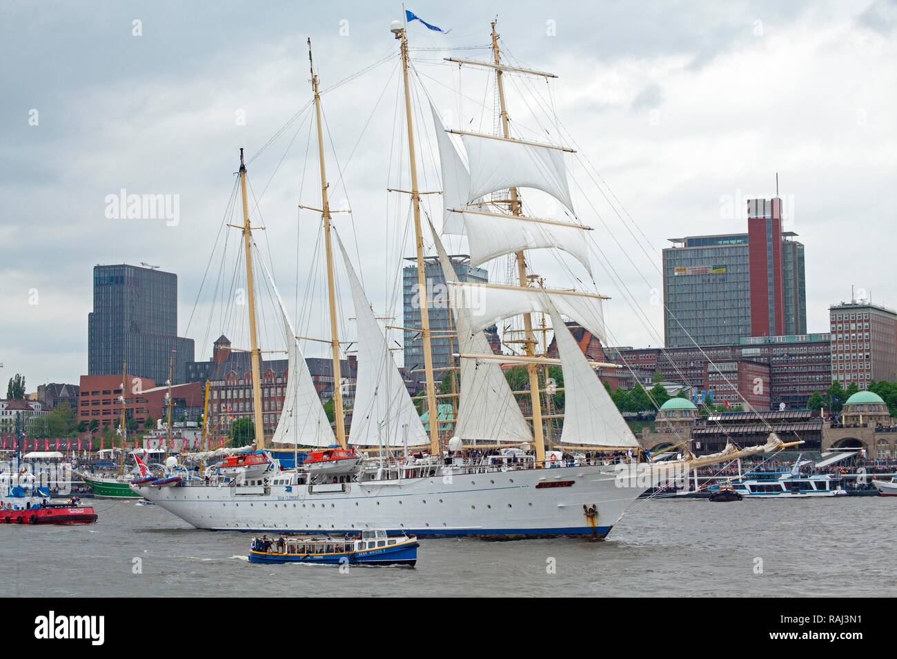 Multi masted ships hi-res stock photography and images - Alamy