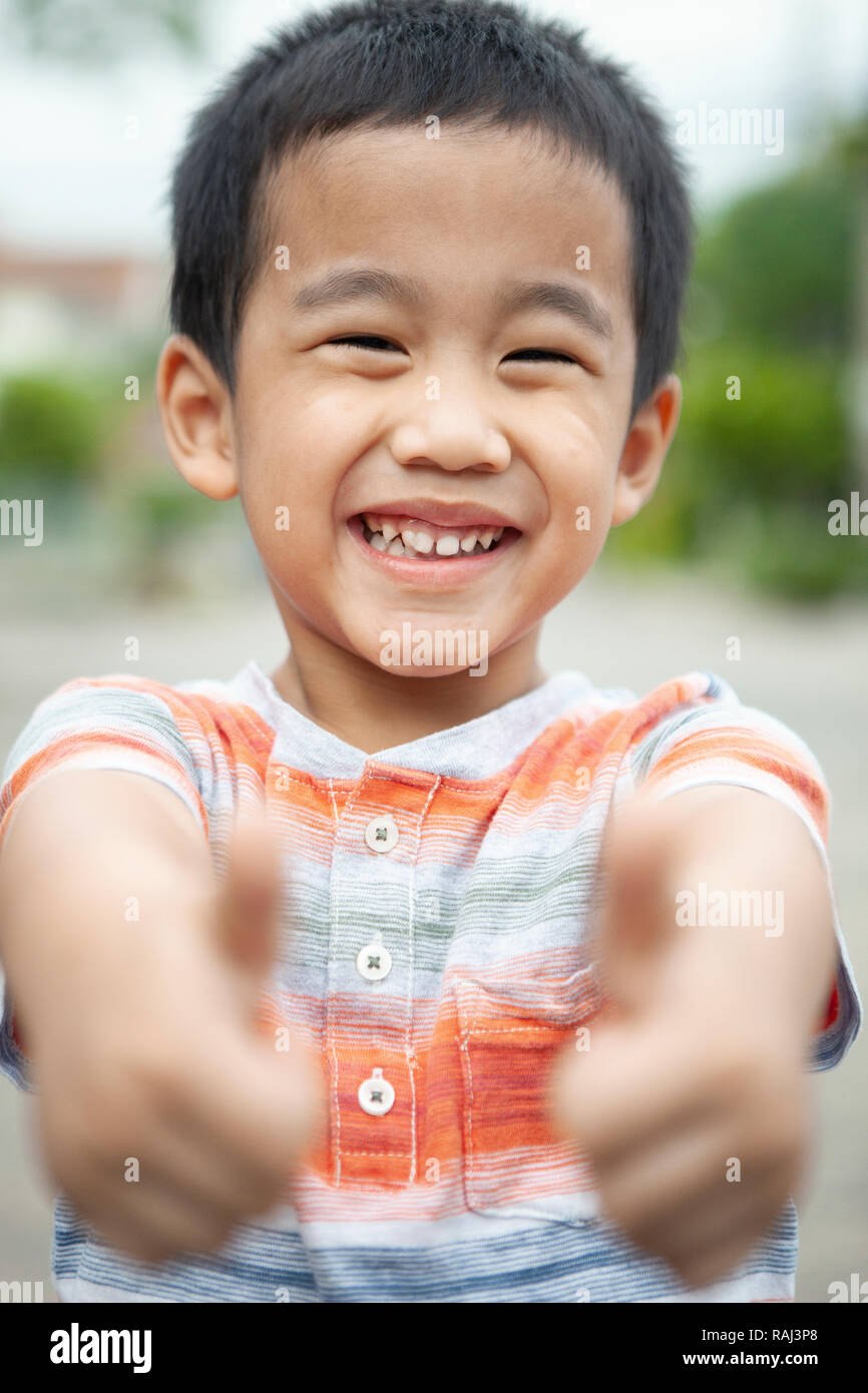 Human Smiling Face Images
