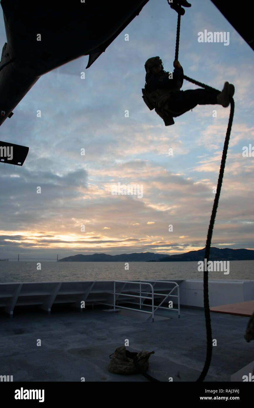 Hornblower ropes hi-res stock photography and images - Alamy