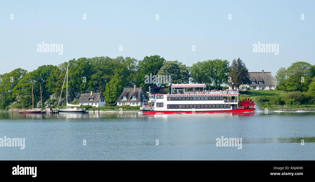 Paddle wheeler hi-res stock photography and images - Alamy