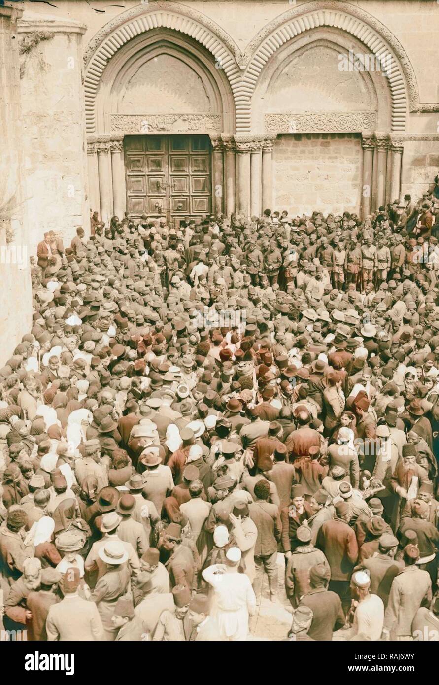 Church of the Holy Sepulchre and surroundings Crowds of pilgrims and ... Church of the Holy Sepulchre and surroundings Crowds of pilgrims and ...