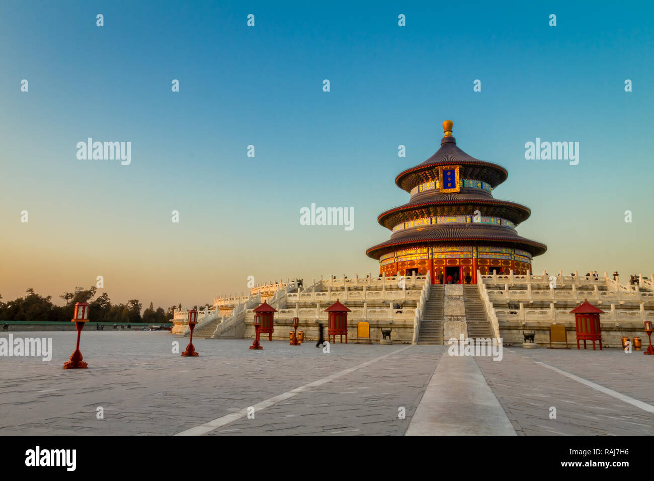 China temple sunset hi-res stock photography and images - Alamy