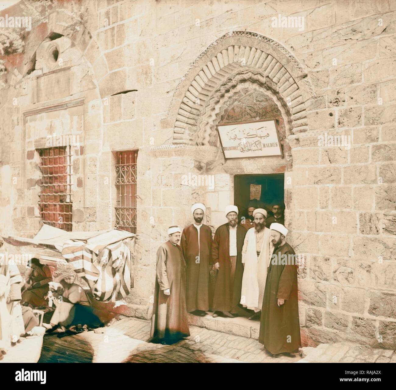 Mohammedan, Muslim sheikhs and effendies in front of Khalidiyah Library ...