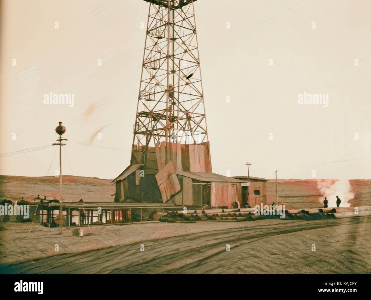 Iraq, oil fields, drilling tower Stock Photo - Alamy