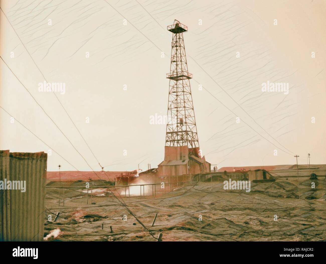 Iraq, oil fields, drilling tower Stock Photo - Alamy