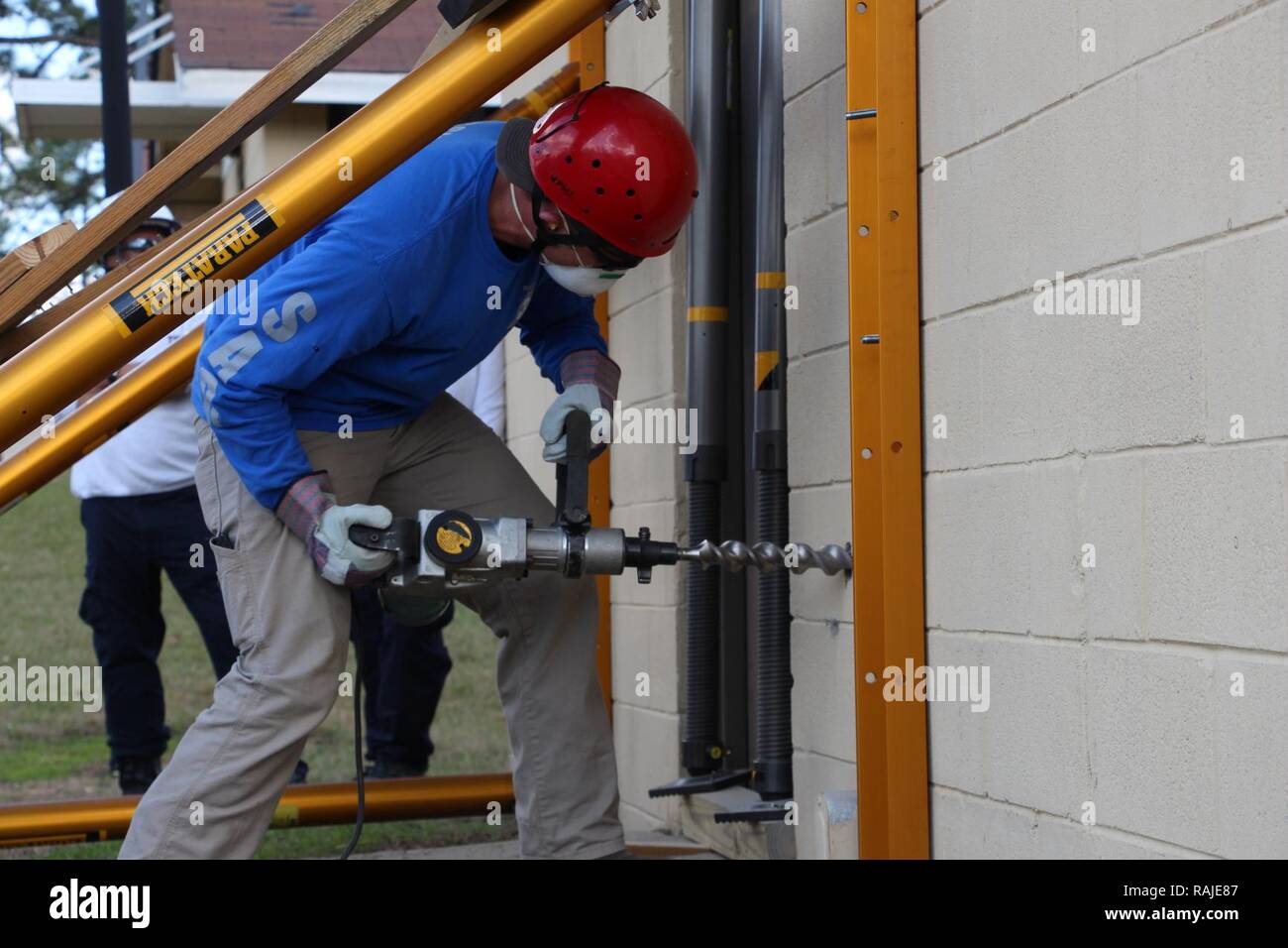 The Mississippi Task Force trains on how to secure and breach walls ...