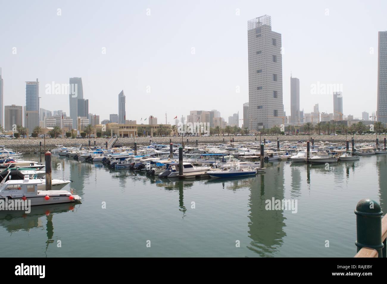 Kuwait arabian gulf street kuwait hi-res stock photography and images ...
