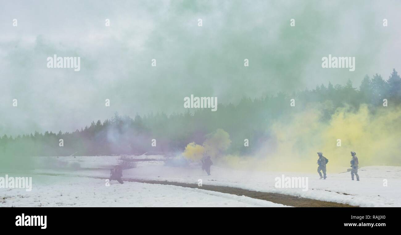 Recon and sniper break contact live fire exercise hi-res stock ...