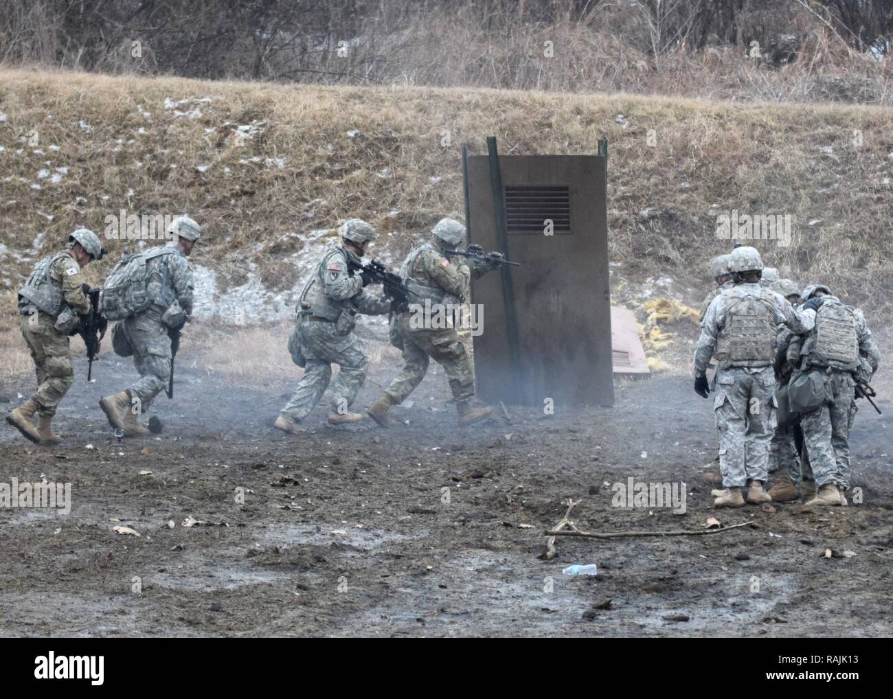 STORY RANGE, South Korea – Engineers from the 1st Engineer Battalion ...