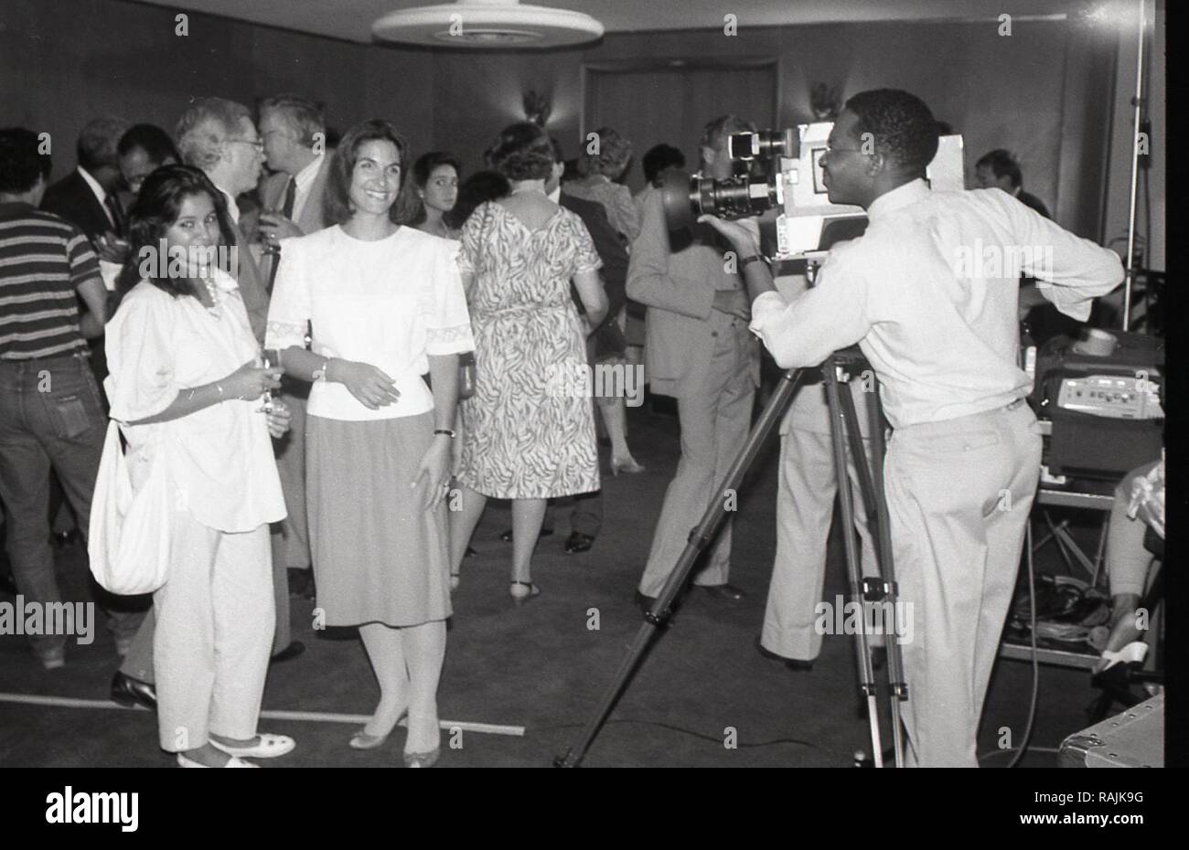 THE CAMERA MAN IS FILING TWO WOMAN AT A GATHERING Stock Photo - Alamy