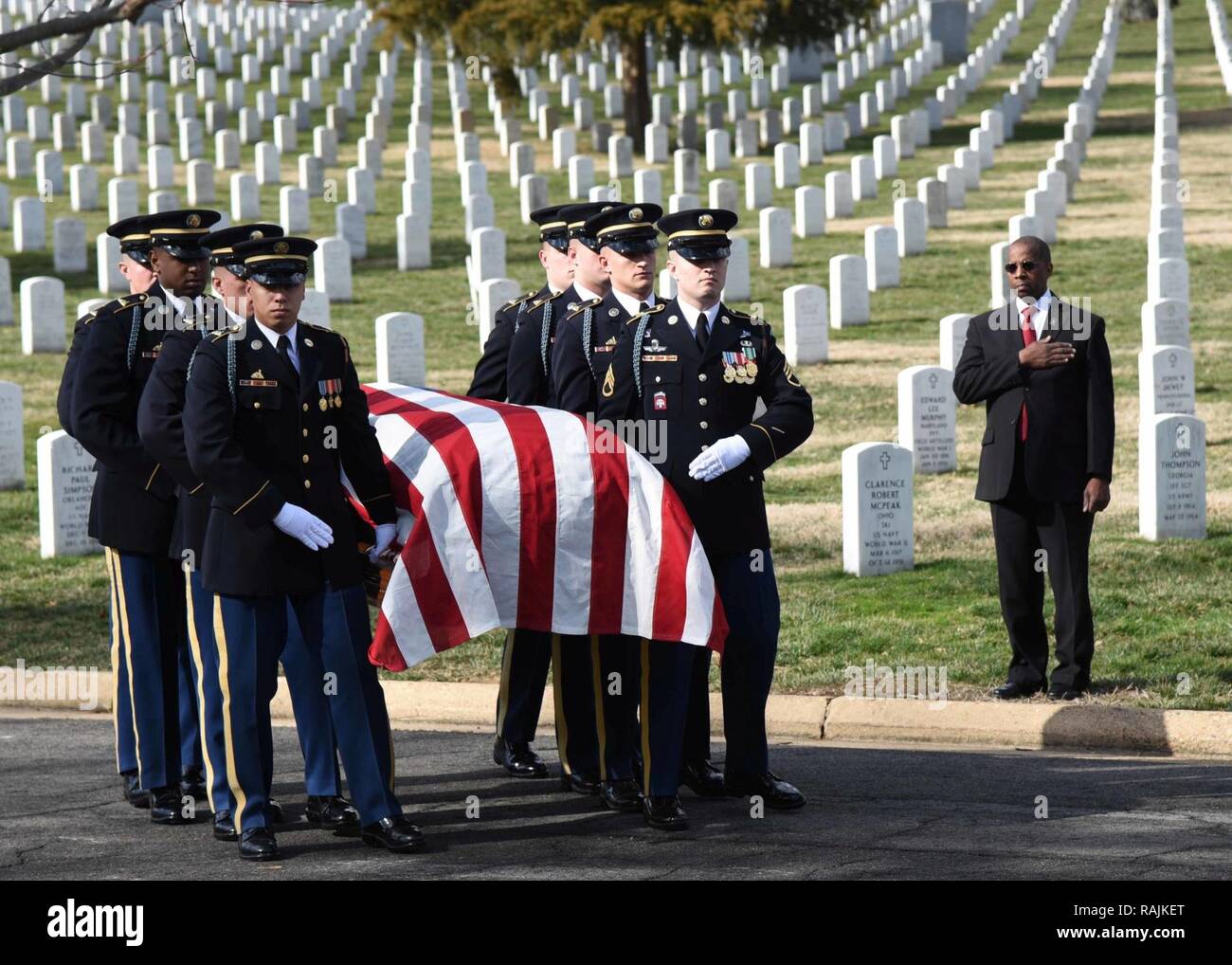 Soldiers with the 3rd Infantry Regiment, Old Guard, carry the remains ...