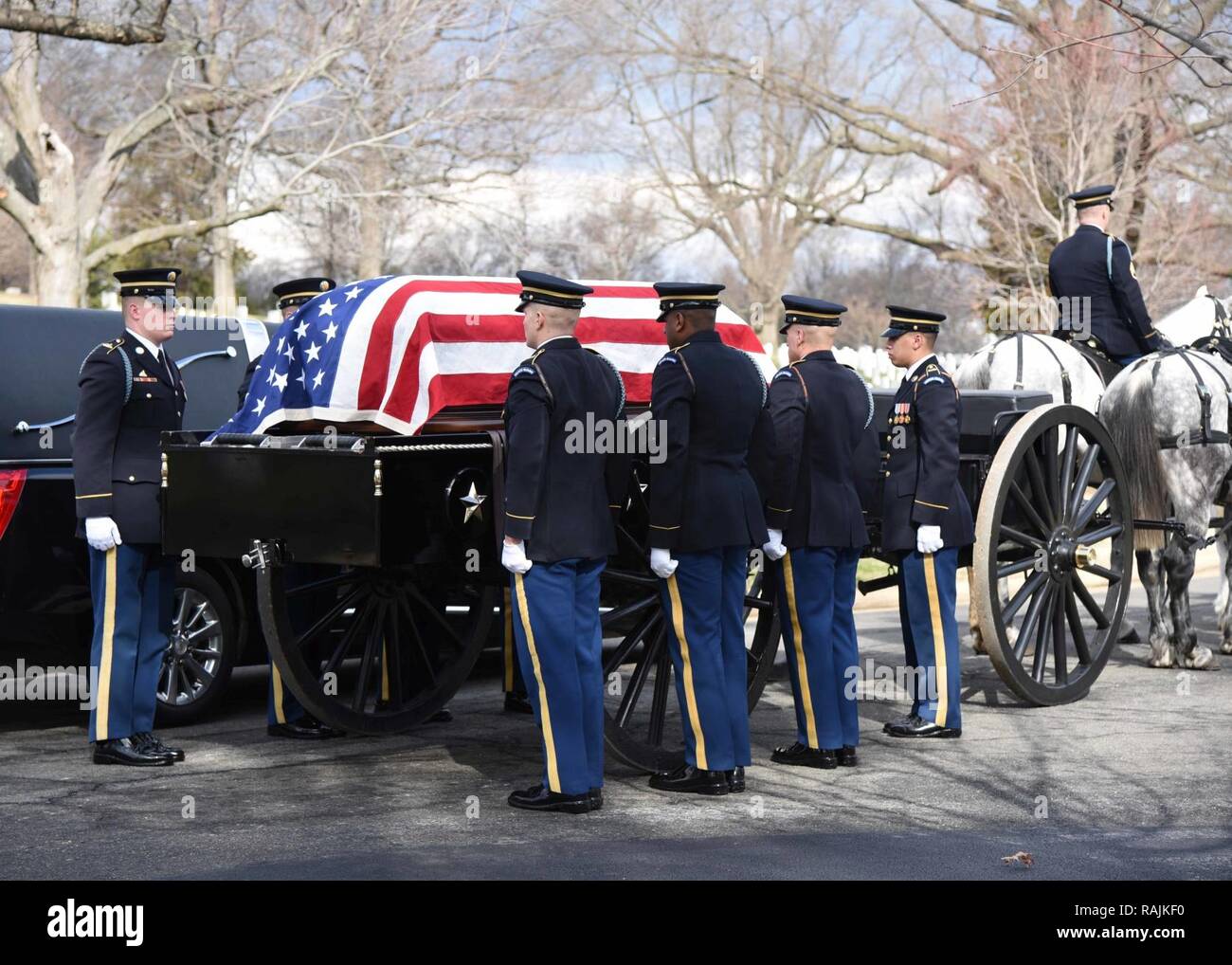 Soldiers with the 3rd Infantry Regiment, Old Guard, carry the remains ...