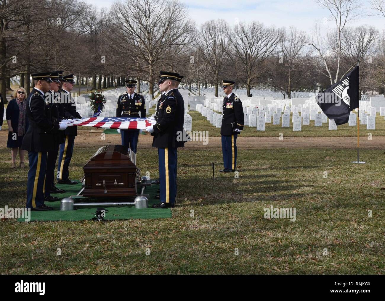 Soldiers with the 3rd Infantry Regiment, Old Guard, carry the remains ...