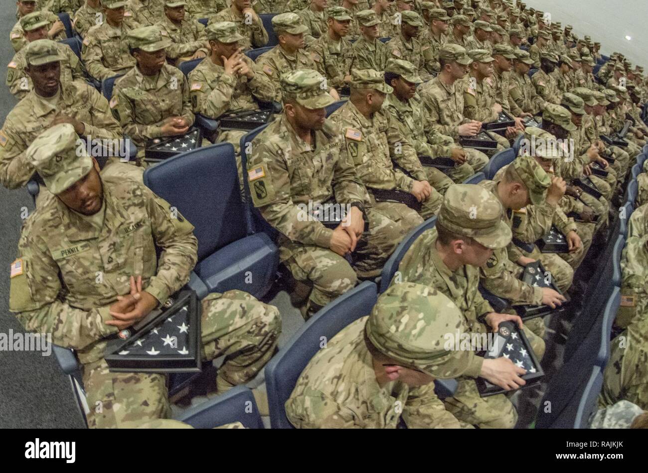 U.S. Army Reserve Soldiers with the 392nd Expeditionary Signal ...