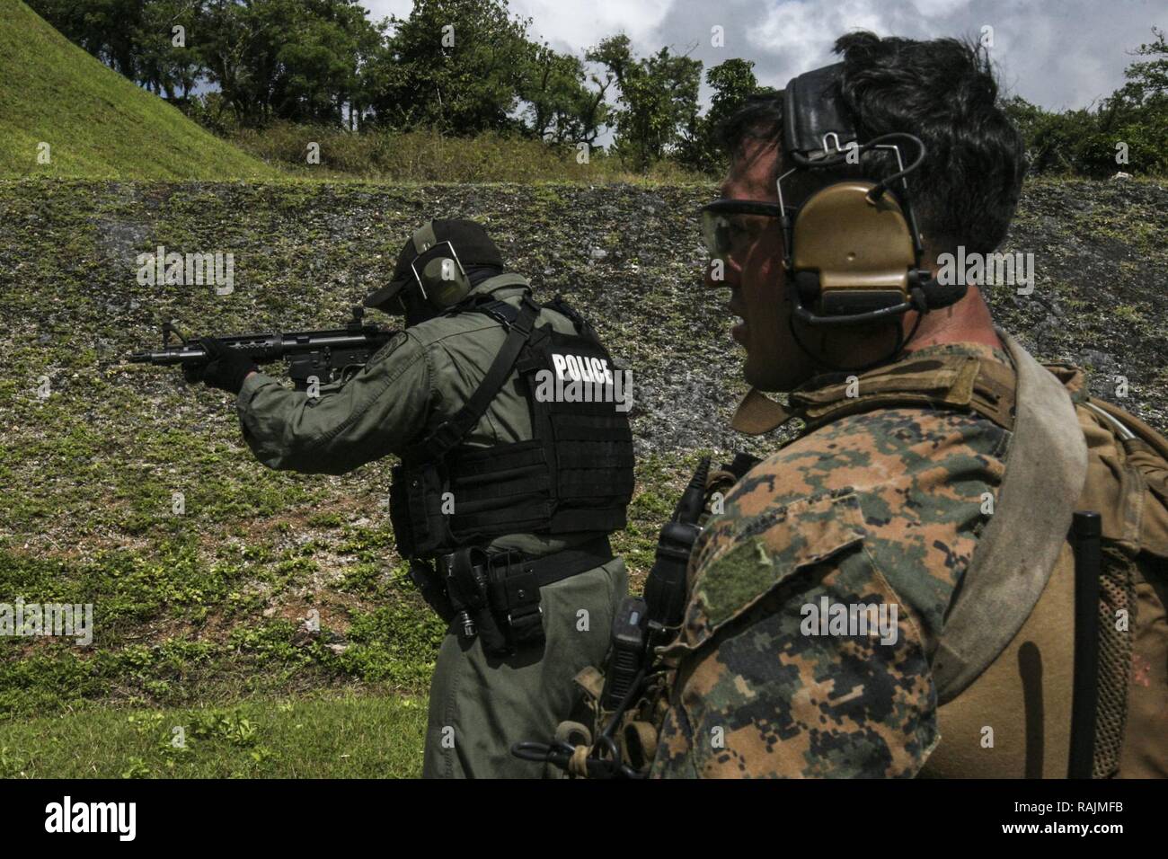 Police officers from swat team hi-res stock photography and images - Alamy
