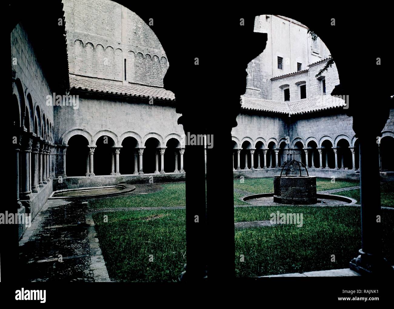 CLAUSTRO ROMANICO DE LA CATEDRAL DE GERONA - SIGLO XII. Location ...
