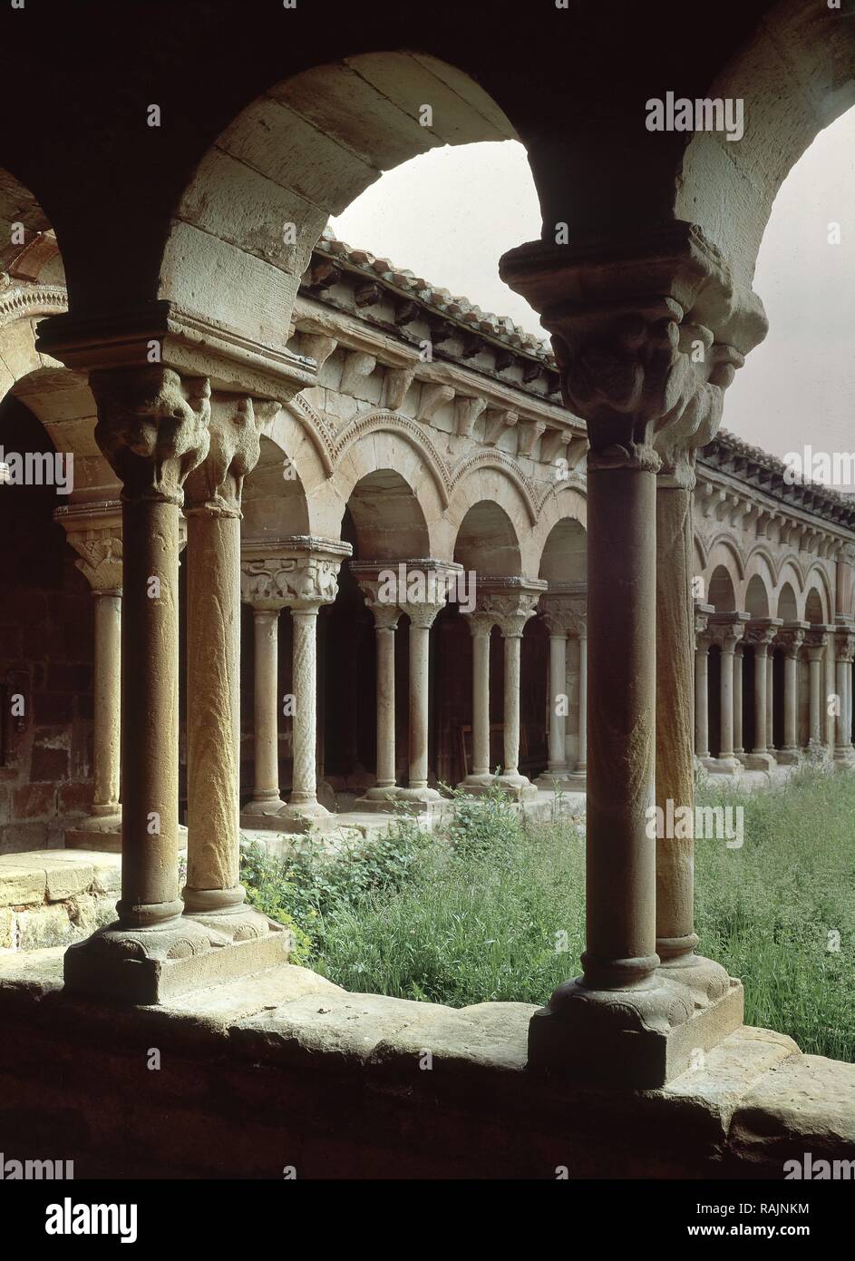 CLAUSTRO ROMANICO. Location: COLEGIATA DE SAN PEDRO. Soria. SPAIN Stock ...