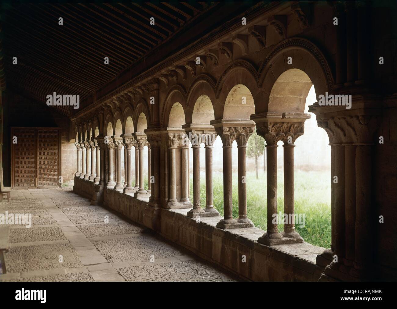 CLAUSTRO ROMANICO. Location: COLEGIATA DE SAN PEDRO. Soria. SPAIN Stock ...