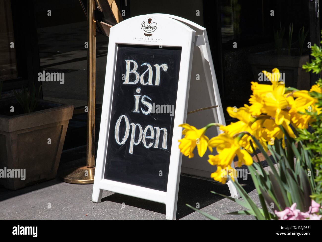 "Bar is Open" Sidewalk Chalkboard, NYC Stock Photo - Alamy