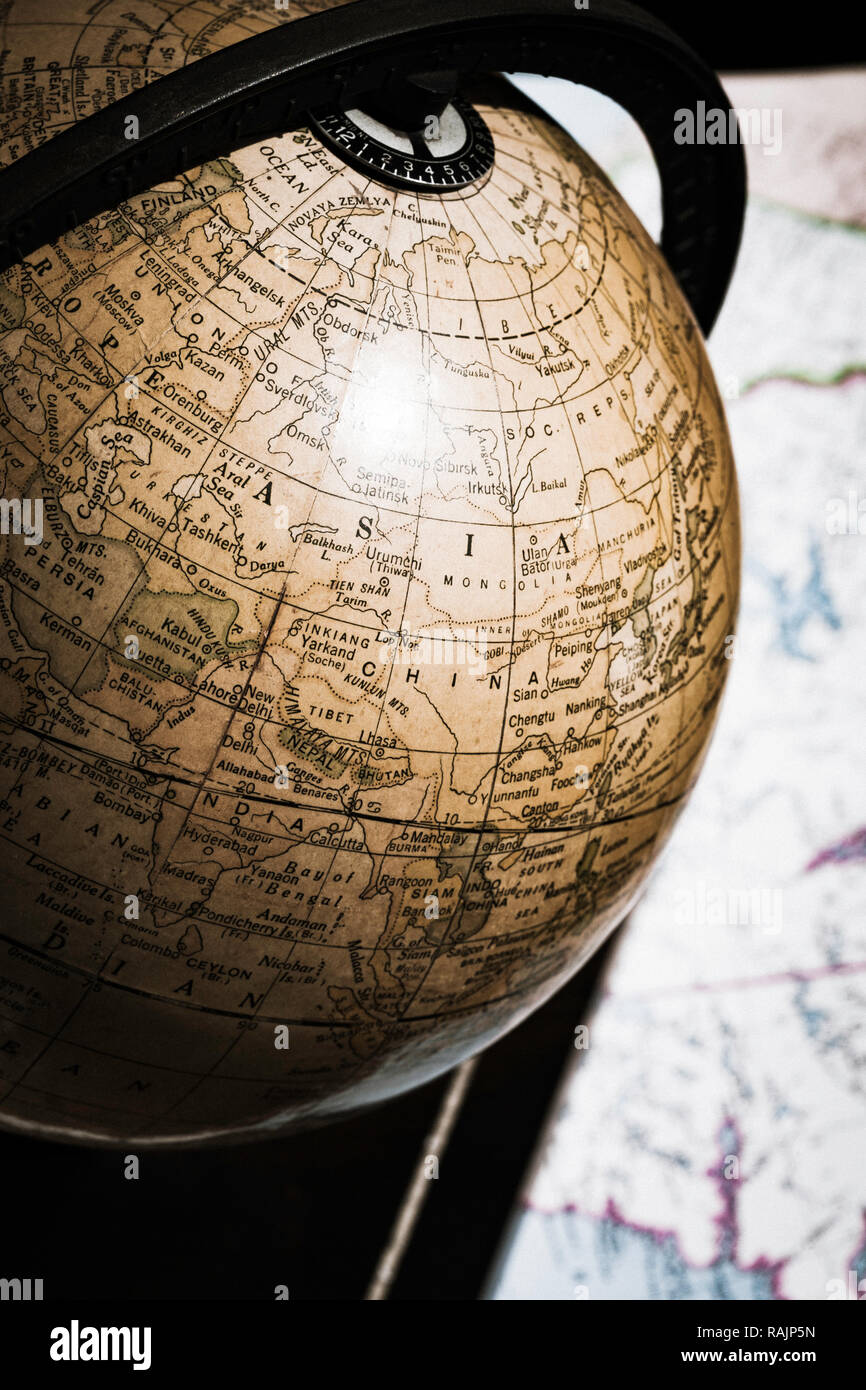 Vintage world map 1930 hi-res stock photography and images - Alamy