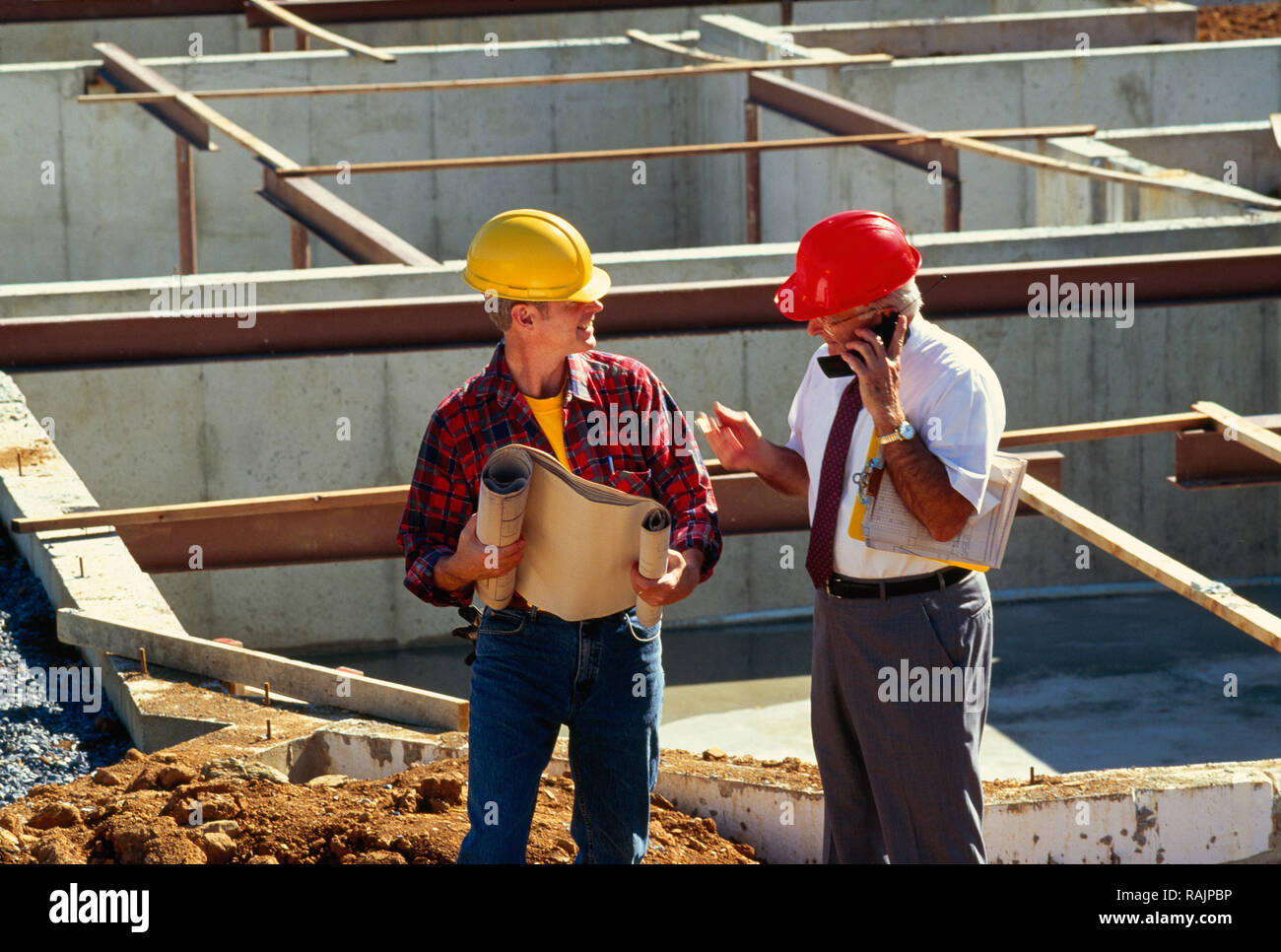 Construction workers oversees hi-res stock photography and images - Alamy