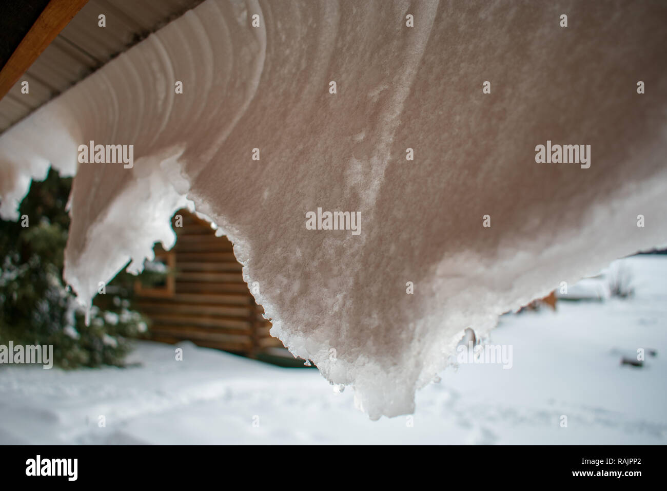Snow Curls Off Overhang As Temperature Warms Stock Photo - Alamy