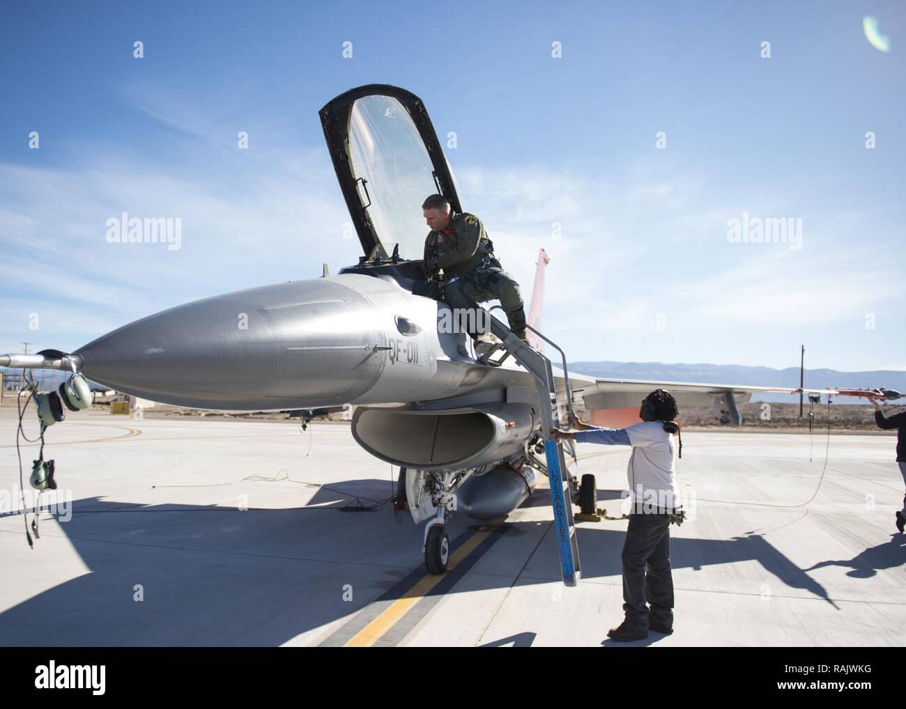 Qf 16 aerial targets hi-res stock photography and images - Alamy