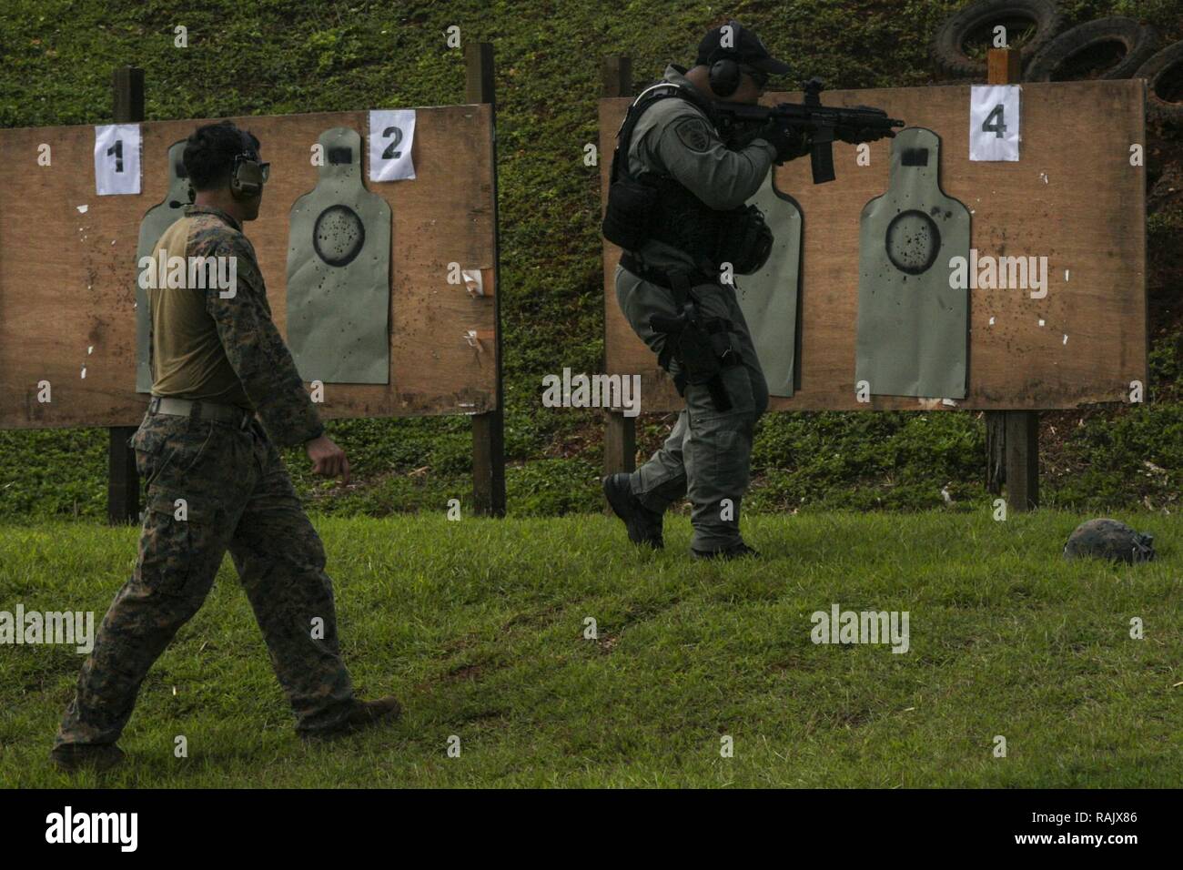 Police officers from swat team hi-res stock photography and images - Alamy