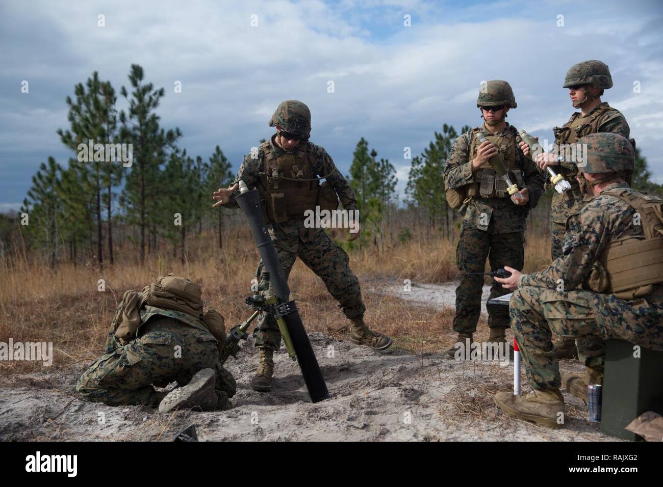81mm mortar he rounds hi-res stock photography and images - Alamy