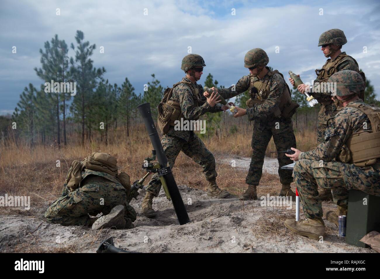 81mm mortar he rounds hi-res stock photography and images - Alamy