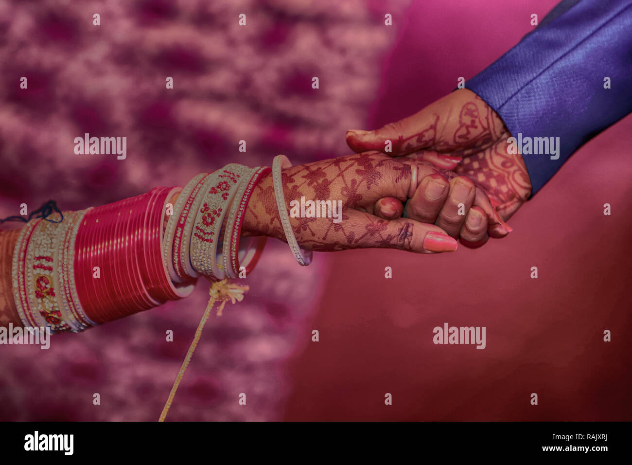Couples hands hi-res stock photography and images - Alamy