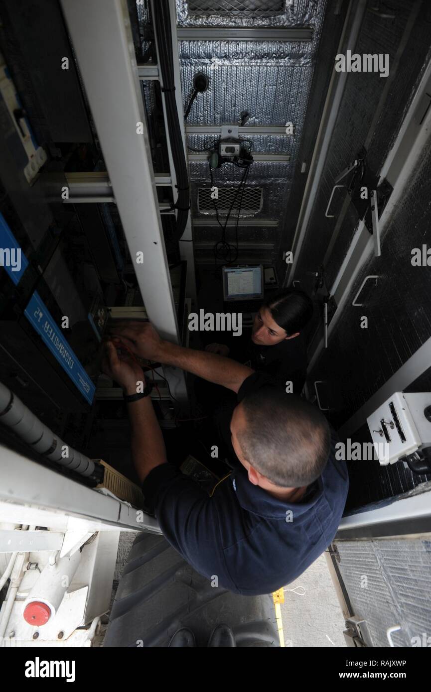 Tilly crash crane hi-res stock photography and images - Alamy