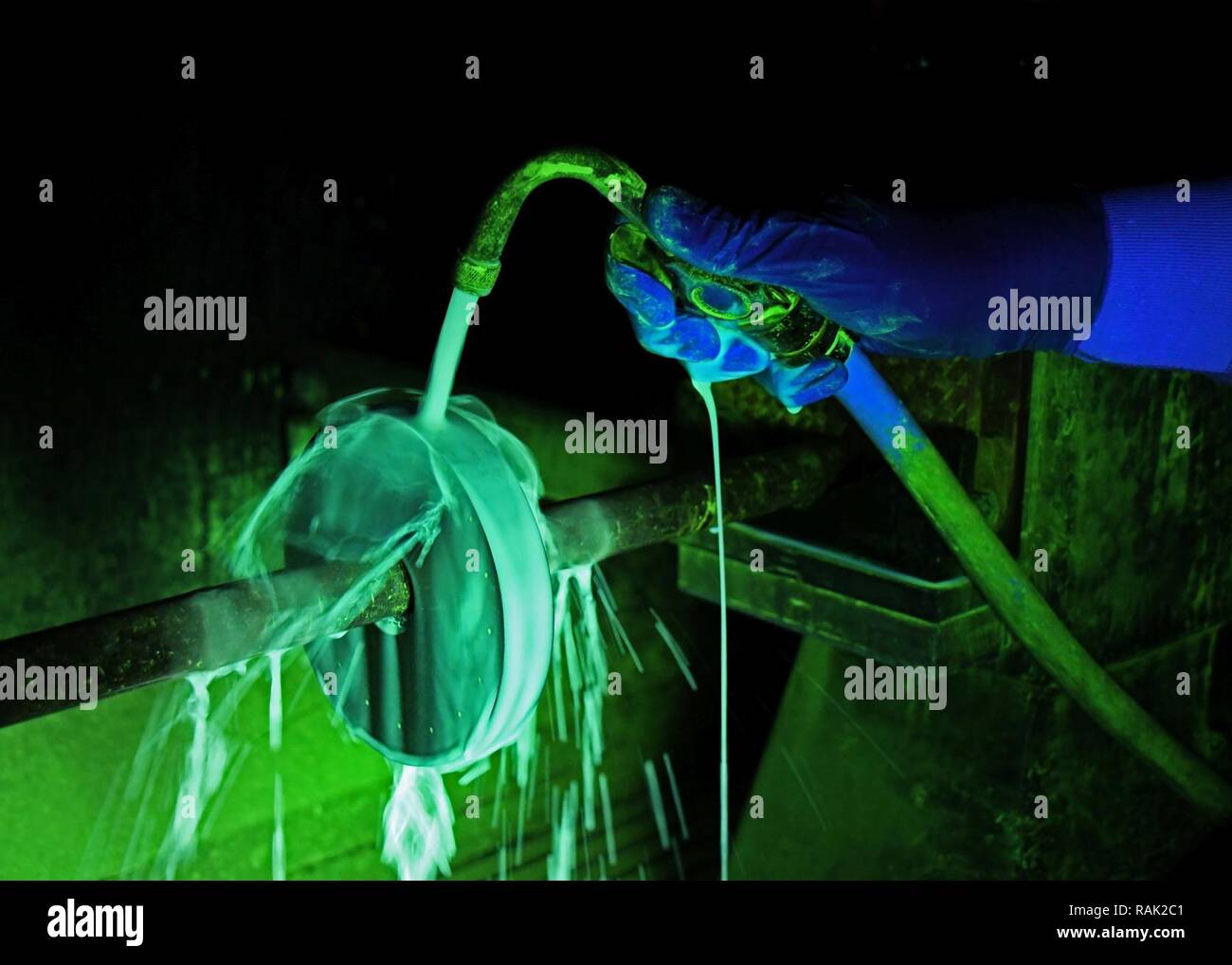 Magnetic particle inspection hi-res stock photography and images - Alamy