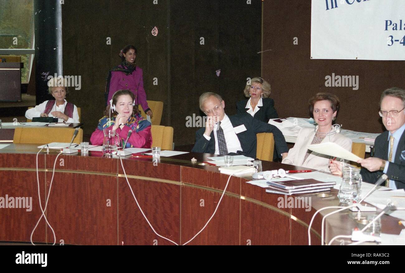 YOU HAVE A WOMEN ON THE PANEL GIVING A SPEECH WHICH THE OTHER MEMBERS ...