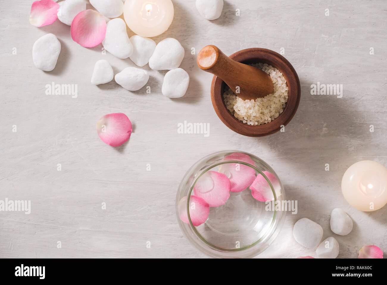 Bath with roses hi-res stock photography and images - Alamy