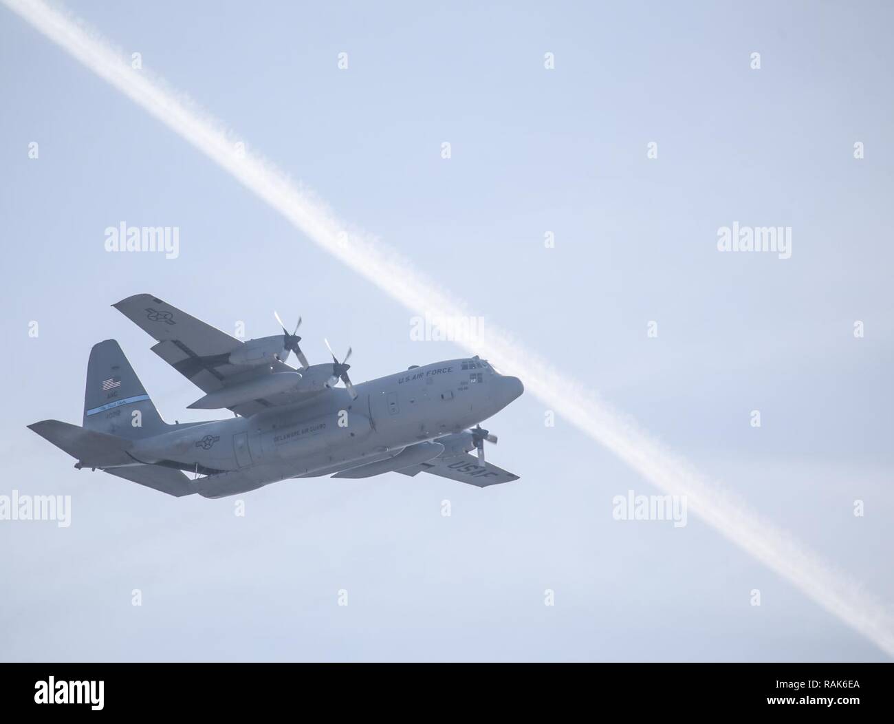 A C-130 Hercules from the Delaware Air National Guard's 166th Airlift ...
