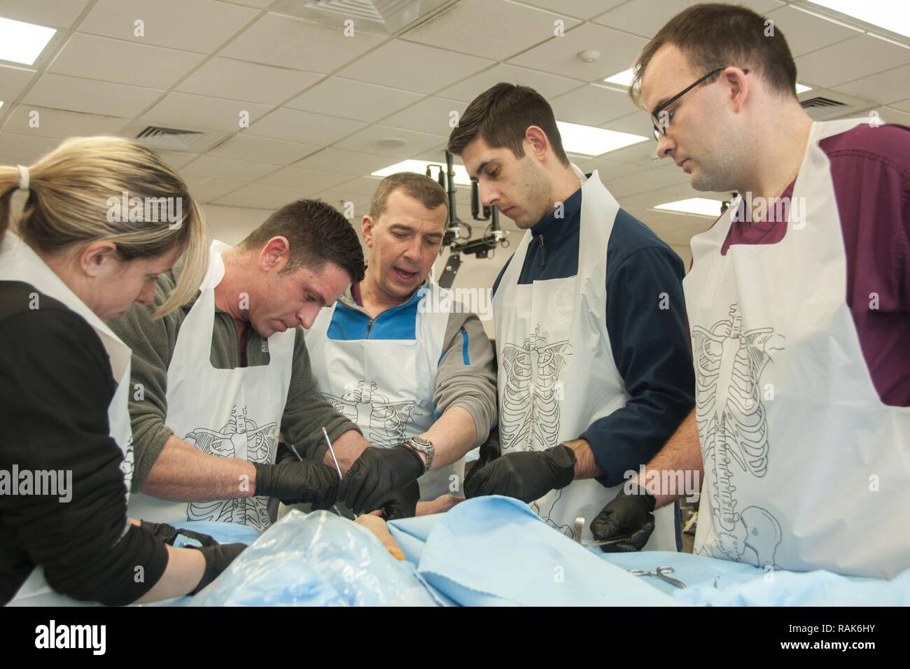 Soldiers with Army Trauma Training Center’s Combat Extremity Surgery ...