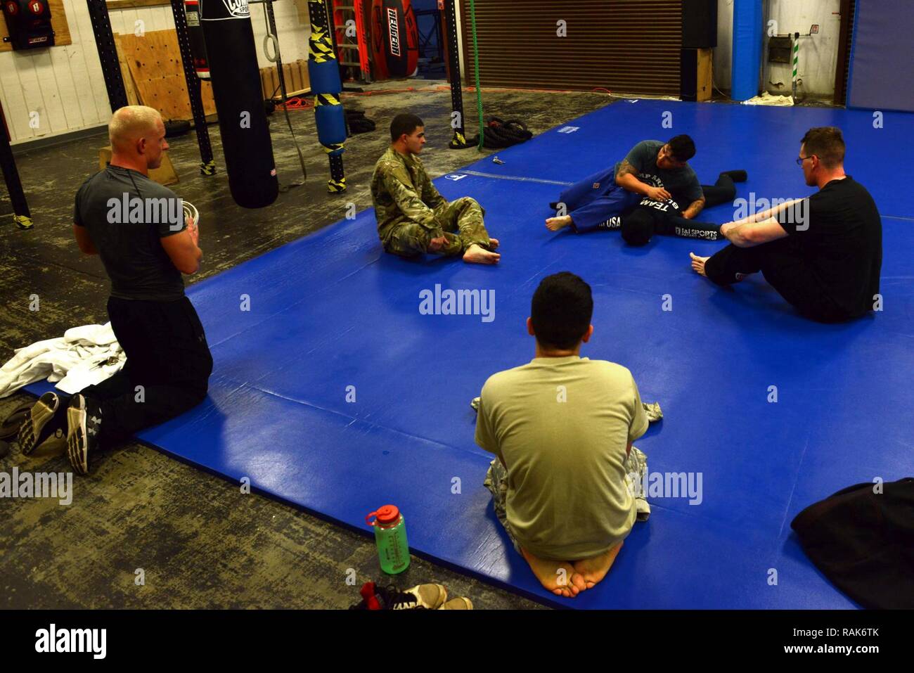Grappling holds hi-res stock photography and images - Alamy