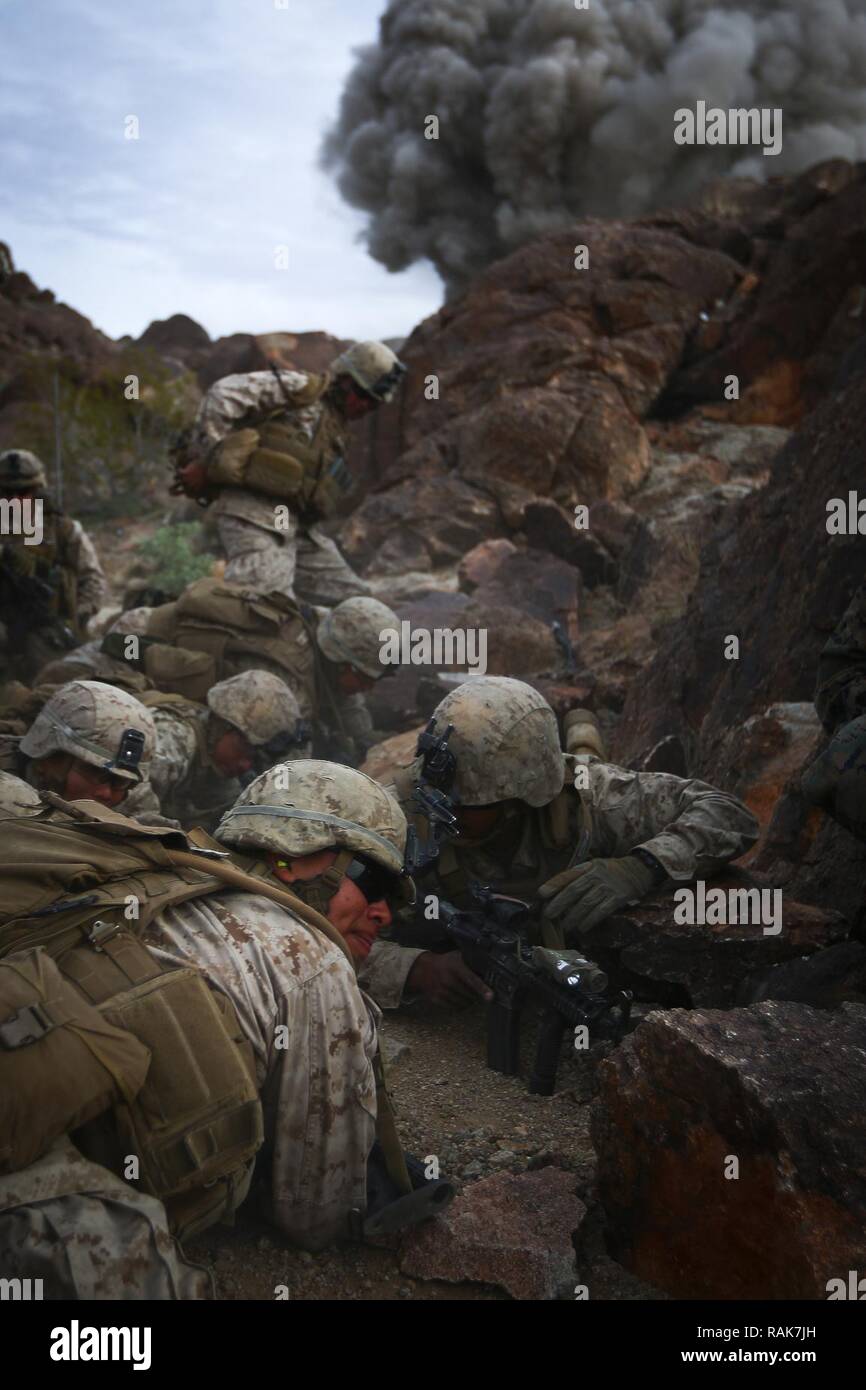Marine infantrymen take cover hi-res stock photography and images - Alamy