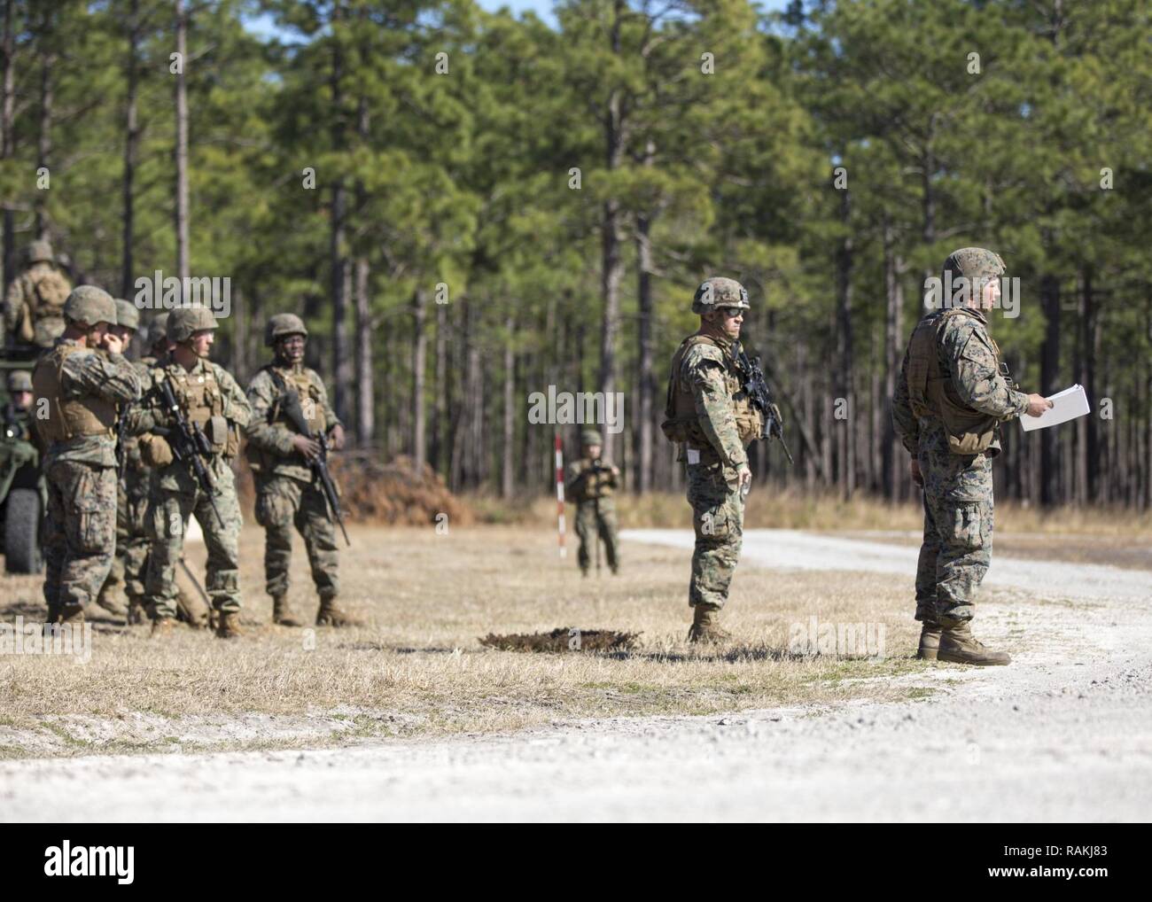 U.S. Marines with Echo Battery, 2nd Battalion, 10th Marine Regiment ...