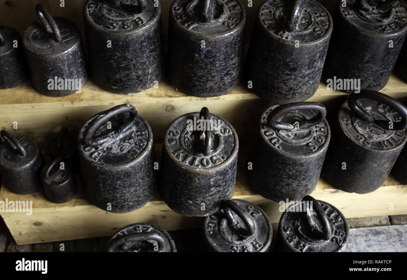 Weights of different metal sizes, objects and measurements Stock Photo ...