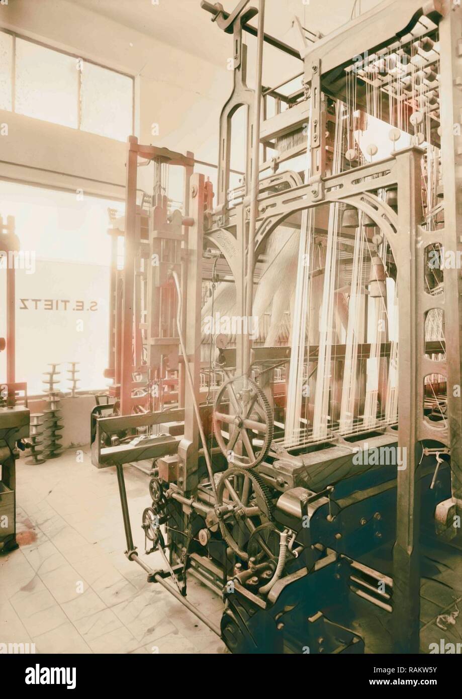 Jacquard weaving looms hi-res stock photography and images - Alamy