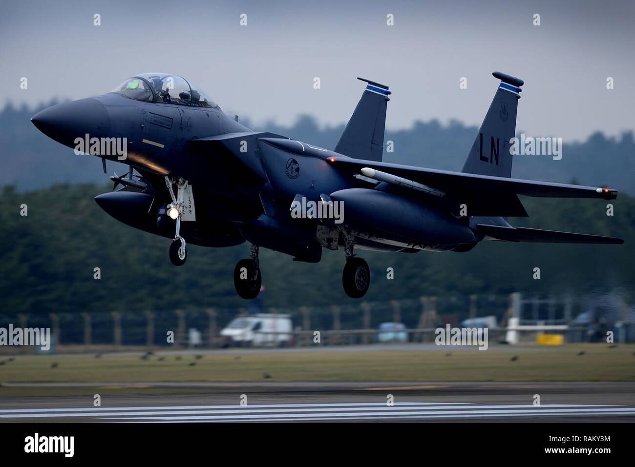 A U.S. Air Force 492nd Fighter Squadron F-15E Strike Eagle lands at ...